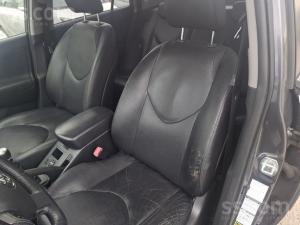 Grey Toyota RAV4 2011 in Talsi, with an engine capacity of 2.20 L and mileage of 239 thousand km for 8300 €, photo 11 on AUTOMOTO.COM.LV