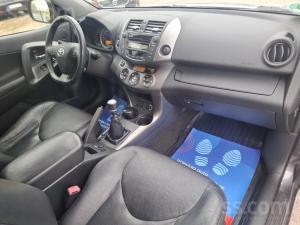 Grey Toyota RAV4 2011 in Talsi, with an engine capacity of 2.20 L and mileage of 239 thousand km for 8300 €, photo 13 on AUTOMOTO.COM.LV