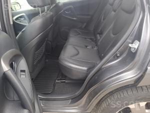 Grey Toyota RAV4 2011 in Talsi, with an engine capacity of 2.20 L and mileage of 239 thousand km for 8300 €, photo 15 on AUTOMOTO.COM.LV