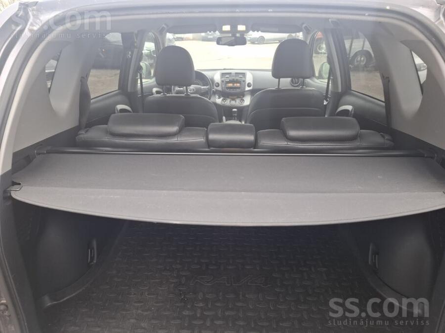 Grey Toyota RAV4 2011 in Talsi, with an engine capacity of 2.20 L and mileage of 239 thousand km for 8300 €, photo 16 on AUTOMOTO.COM.LV