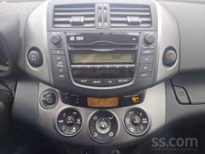 Grey Toyota RAV4 2011 in Talsi, with an engine capacity of 2.20 L and mileage of 239 thousand km for 8300 €, photo 20 on AUTOMOTO.COM.LV