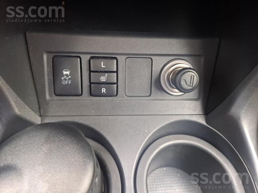 Grey Toyota RAV4 2011 in Talsi, with an engine capacity of 2.20 L and mileage of 239 thousand km for 8300 €, photo 21 on AUTOMOTO.COM.LV