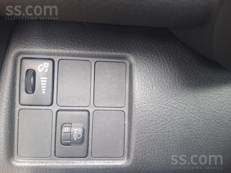 Grey Toyota RAV4 2011 in Talsi, with an engine capacity of 2.20 L and mileage of 239 thousand km for 8300 €, photo 24 on AUTOMOTO.COM.LV