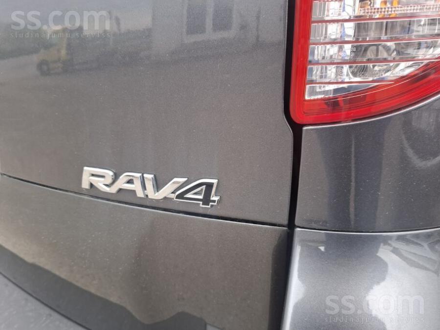 Grey Toyota RAV4 2011 in Talsi, with an engine capacity of 2.20 L and mileage of 239 thousand km for 8300 €, photo 26 on AUTOMOTO.COM.LV