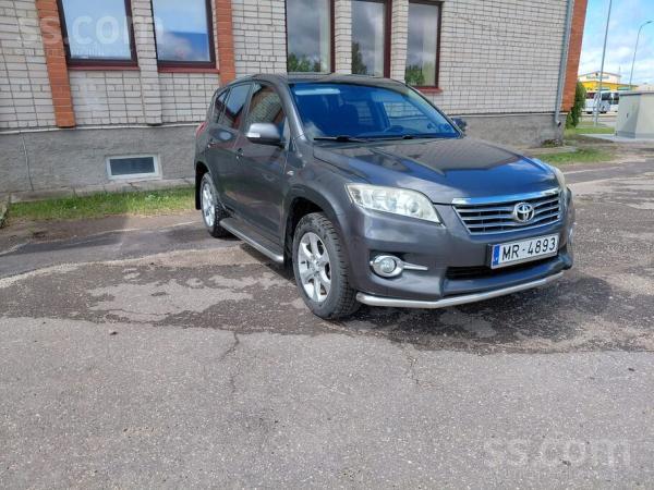 Pelēks Toyota RAV4 2011 Talsi, ar dzinēja tilpumu 2.20 L un nobraukumu 194 tūkst. km par 6000 €, foto 1 vietnē AUTOMOTO.COM.LV