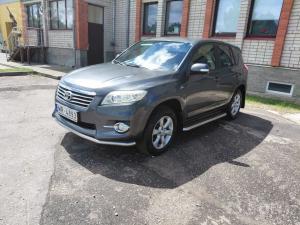 Grey Toyota RAV4 2011 in Talsi, with an engine capacity of 2.20 L and mileage of 194 thousand km for 6000 €, photo 4 on AUTOMOTO.COM.LV