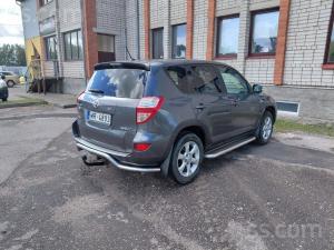 Grey Toyota RAV4 2011 in Talsi, with an engine capacity of 2.20 L and mileage of 194 thousand km for 6000 €, photo 5 on AUTOMOTO.COM.LV