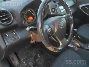 Grey Toyota RAV4 2011 in Talsi, with an engine capacity of 2.20 L and mileage of 194 thousand km for 6000 €, photo 11 on AUTOMOTO.COM.LV