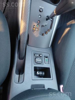 Grey Toyota RAV4 2011 in Talsi, with an engine capacity of 2.20 L and mileage of 194 thousand km for 6000 €, photo 12 on AUTOMOTO.COM.LV