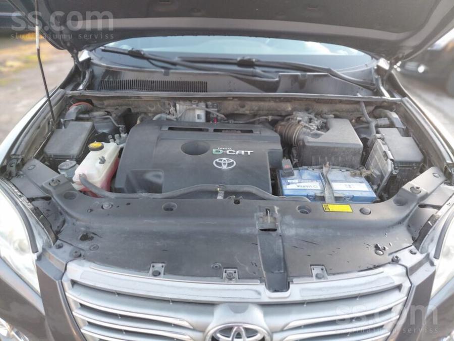 Grey Toyota RAV4 2011 in Talsi, with an engine capacity of 2.20 L and mileage of 194 thousand km for 6000 €, photo 13 on AUTOMOTO.COM.LV