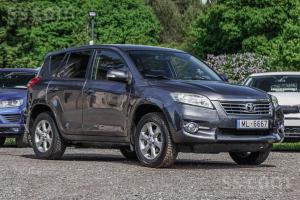 Grey Toyota RAV4 2011 in Riga, with an engine capacity of 2.20 L and mileage of 248 thousand km for 7590 €, photo 3 on AUTOMOTO.COM.LV