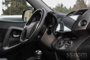 Grey Toyota RAV4 2011 in Riga, with an engine capacity of 2.20 L and mileage of 248 thousand km for 7590 €, photo 7 on AUTOMOTO.COM.LV