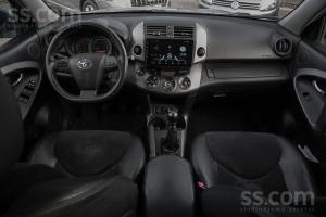 Grey Toyota RAV4 2011 in Riga, with an engine capacity of 2.20 L and mileage of 248 thousand km for 7590 €, photo 8 on AUTOMOTO.COM.LV