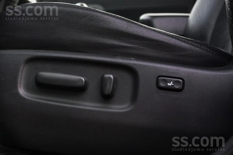 Grey Toyota RAV4 2011 in Riga, with an engine capacity of 2.20 L and mileage of 248 thousand km for 7590 €, photo 11 on AUTOMOTO.COM.LV
