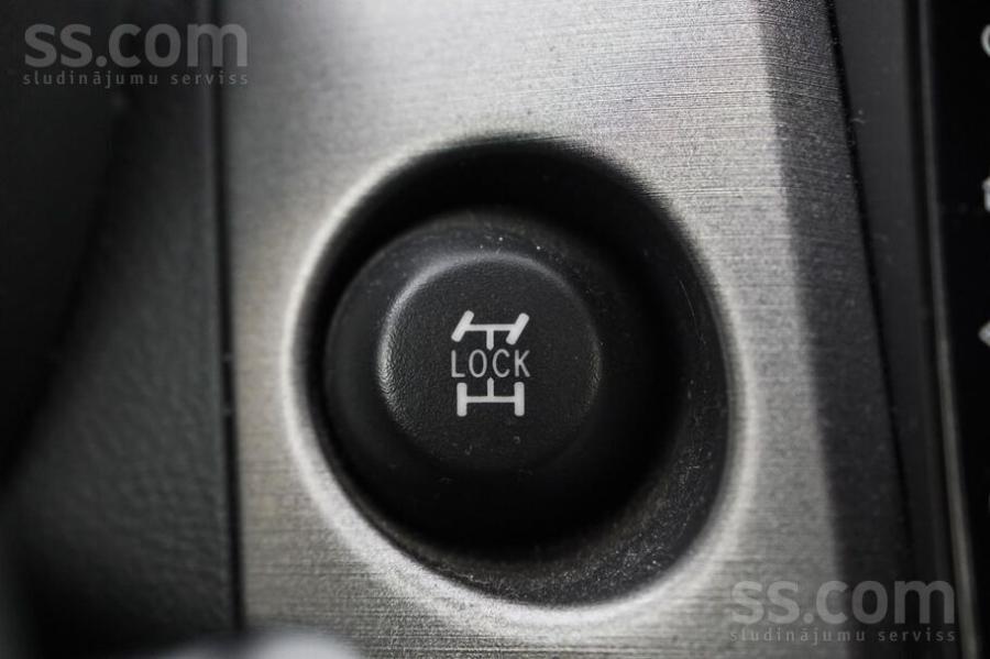 Grey Toyota RAV4 2011 in Riga, with an engine capacity of 2.20 L and mileage of 248 thousand km for 7590 €, photo 13 on AUTOMOTO.COM.LV
