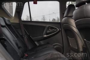 Grey Toyota RAV4 2011 in Riga, with an engine capacity of 2.20 L and mileage of 248 thousand km for 7590 €, photo 17 on AUTOMOTO.COM.LV