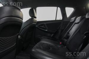 Grey Toyota RAV4 2011 in Riga, with an engine capacity of 2.20 L and mileage of 248 thousand km for 7590 €, photo 18 on AUTOMOTO.COM.LV