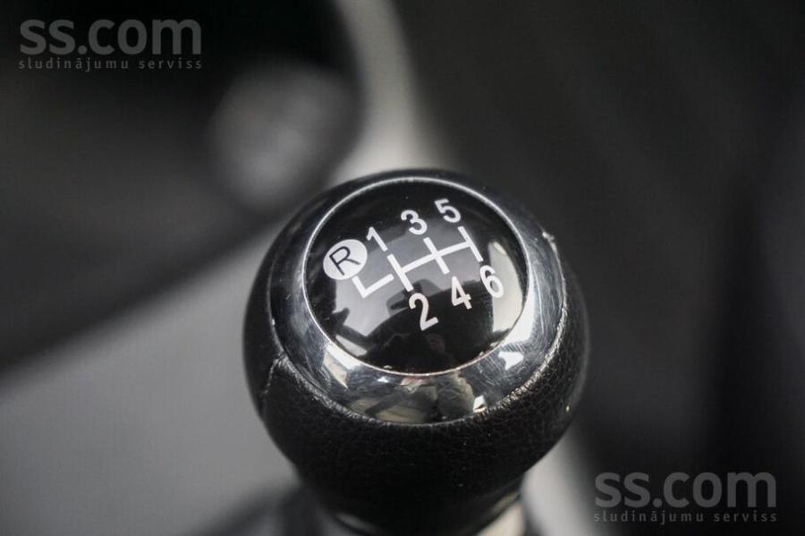 Grey Toyota RAV4 2011 in Riga, with an engine capacity of 2.20 L and mileage of 248 thousand km for 7590 €, photo 19 on AUTOMOTO.COM.LV