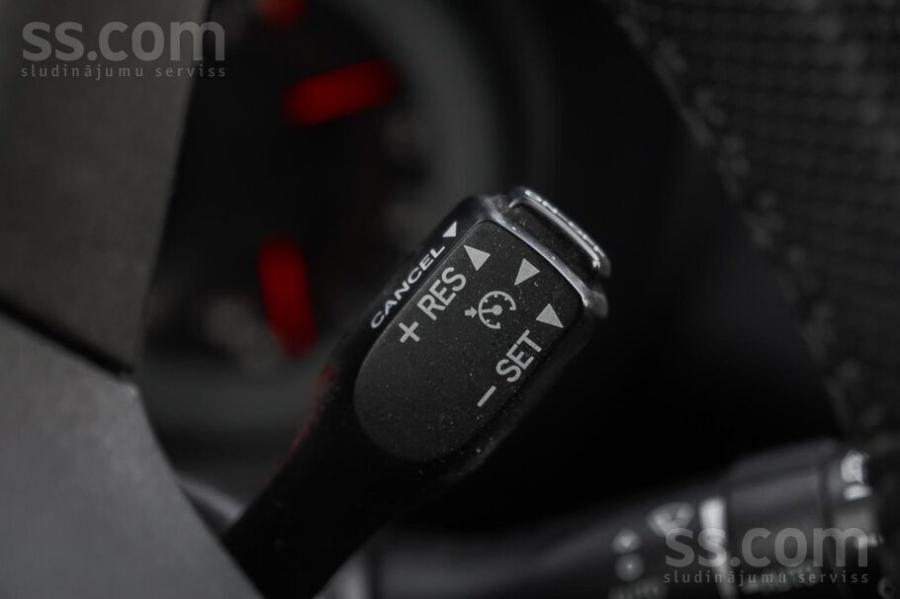 Grey Toyota RAV4 2011 in Riga, with an engine capacity of 2.20 L and mileage of 248 thousand km for 7590 €, photo 20 on AUTOMOTO.COM.LV