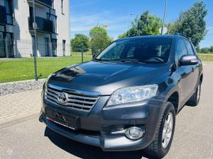 Pelēks Toyota RAV4 2011 Kauņa, ar dzinēja tilpumu 2.20 L un nobraukumu 234 tūkst. km par 7650 €, foto  vietnē AUTOMOTO.COM.LV