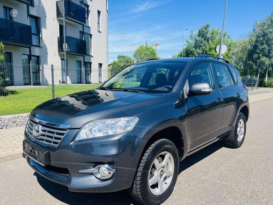 Pelēks Toyota RAV4 2011 Kauņa, ar dzinēja tilpumu 2.20 L un nobraukumu 234 tūkst. km par 7650 €, foto 9 vietnē AUTOMOTO.COM.LV