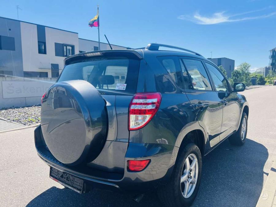 Pelēks Toyota RAV4 2011 Kauņa, ar dzinēja tilpumu 2.20 L un nobraukumu 234 tūkst. km par 7650 €, foto 10 vietnē AUTOMOTO.COM.LV