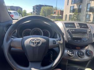 Pelēks Toyota RAV4 2011 Kauņa, ar dzinēja tilpumu 2.20 L un nobraukumu 234 tūkst. km par 7650 €, foto 12 vietnē AUTOMOTO.COM.LV