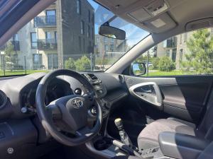 Pelēks Toyota RAV4 2011 Kauņa, ar dzinēja tilpumu 2.20 L un nobraukumu 234 tūkst. km par 7650 €, foto 13 vietnē AUTOMOTO.COM.LV