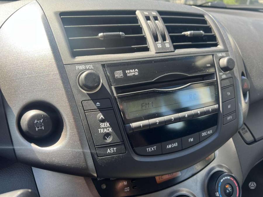 Pelēks Toyota RAV4 2011 Kauņa, ar dzinēja tilpumu 2.20 L un nobraukumu 234 tūkst. km par 7650 €, foto 14 vietnē AUTOMOTO.COM.LV