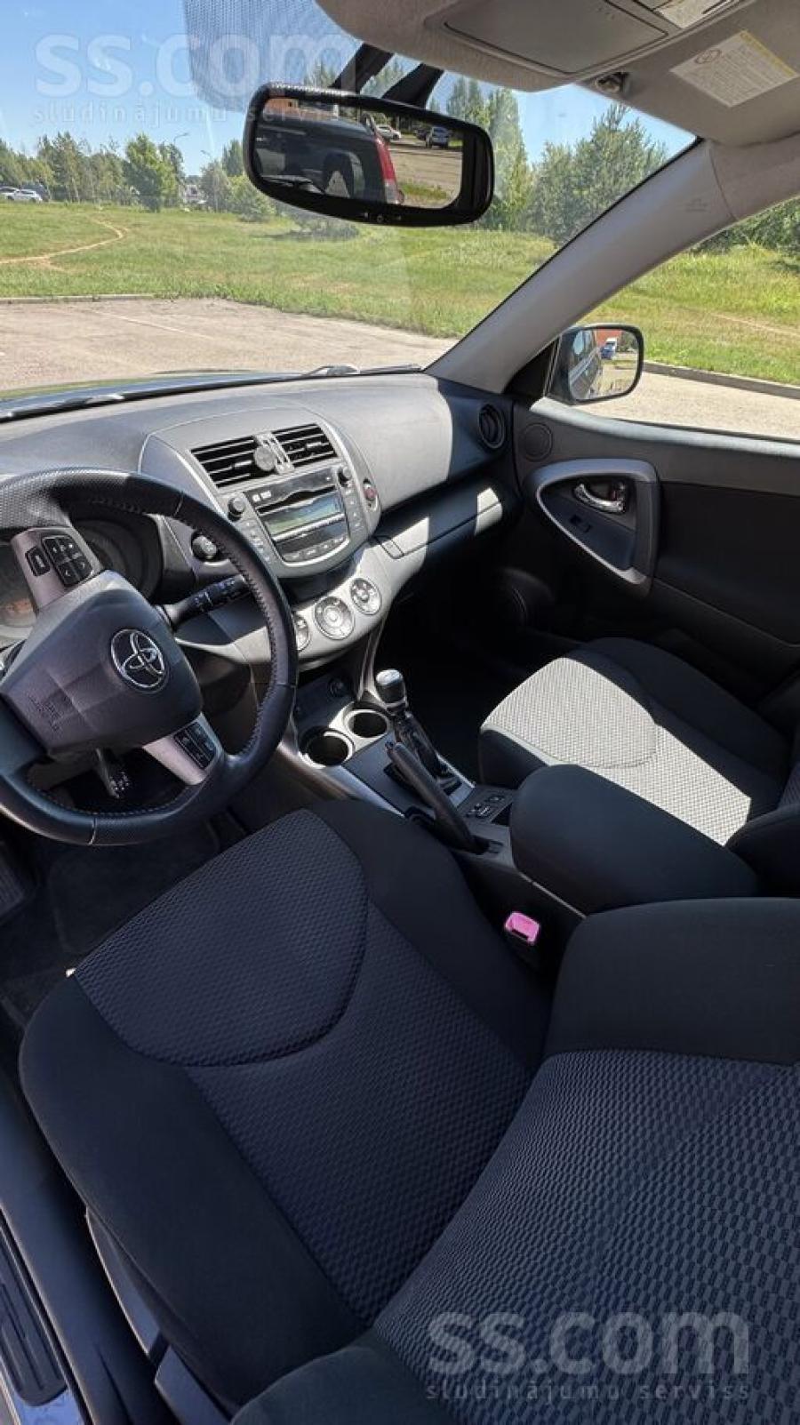 Grey Toyota RAV4 2011 in Daugavpils, with an engine capacity of 2.20 L and mileage of 174 thousand km for 7500 €, photo 11 on AUTOMOTO.COM.LV