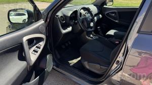 Grey Toyota RAV4 2011 in Daugavpils, with an engine capacity of 2.20 L and mileage of 174 thousand km for 7500 €, photo 14 on AUTOMOTO.COM.LV
