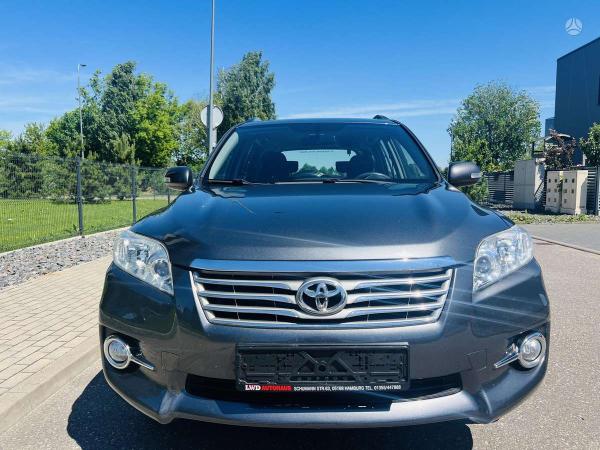 Grey Toyota RAV4 2011 in Kaunas, with an engine capacity of 2.20 L and mileage of 234 thousand km for 7600 €, photo 4 on AUTOMOTO.COM.LV