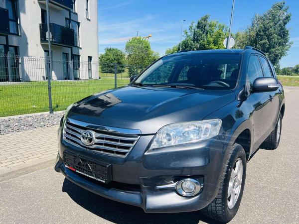 Grey Toyota RAV4 2011 in Kaunas, with an engine capacity of 2.20 L and mileage of 234 thousand km for 7600 €, photo 5 on AUTOMOTO.COM.LV