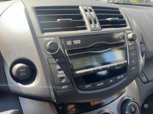 Pelēks Toyota RAV4 2011 Kauņa, ar dzinēja tilpumu 2.20 L un nobraukumu 234 tūkst. km par 7600 €, foto 17 vietnē AUTOMOTO.COM.LV