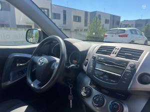 Pelēks Toyota RAV4 2011 Kauņa, ar dzinēja tilpumu 2.20 L un nobraukumu 234 tūkst. km par 7600 €, foto 23 vietnē AUTOMOTO.COM.LV