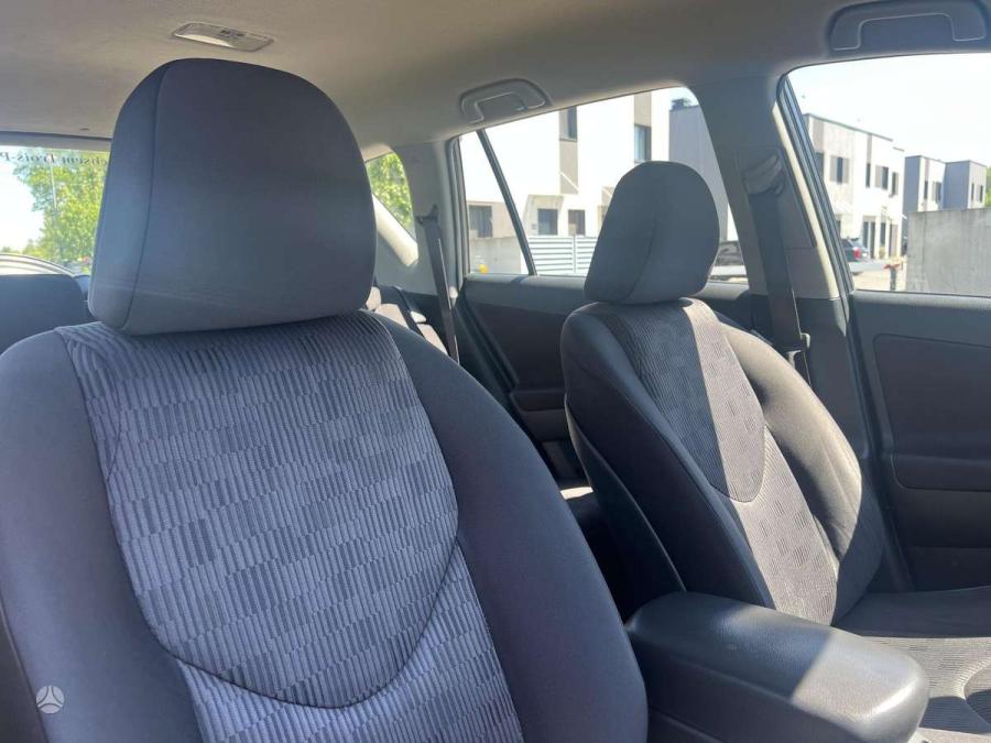 Pelēks Toyota RAV4 2011 Kauņa, ar dzinēja tilpumu 2.20 L un nobraukumu 234 tūkst. km par 7600 €, foto 24 vietnē AUTOMOTO.COM.LV