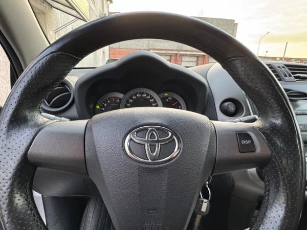 Grey Toyota RAV4 2011 in Riga, with an engine capacity of 2.00 L and mileage of 233 thousand km for 7600 €, photo 10 on AUTOMOTO.COM.LV