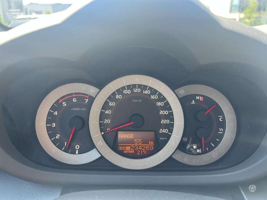 Pelēks Toyota RAV4 2011 Kauņa, ar dzinēja tilpumu 2.20 L un nobraukumu 234 tūkst. km par 7550 €, foto 9 vietnē AUTOMOTO.COM.LV