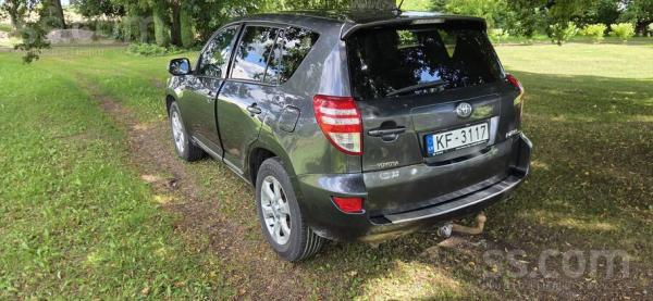 Grey Toyota RAV4 2011 in Valmiera, with an engine capacity of 2.20 L and mileage of 399 thousand km for 4000 €, photo 10 on AUTOMOTO.COM.LV