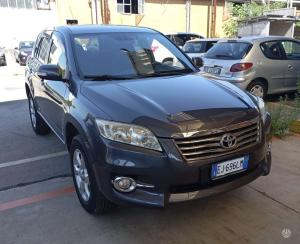 Pelēks Toyota RAV4 2011 Šauļi, ar dzinēja tilpumu 2.23 L un nobraukumu 220 tūkst. km par 6200 €, foto  vietnē AUTOMOTO.COM.LV