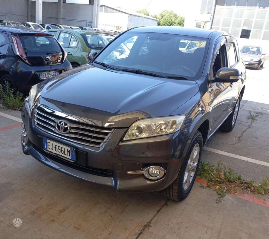 Pelēks Toyota RAV4 2011 Šauļi, ar dzinēja tilpumu 2.23 L un nobraukumu 220 tūkst. km par 6200 €, foto 3 vietnē AUTOMOTO.COM.LV