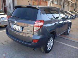 Pelēks Toyota RAV4 2011 Šauļi, ar dzinēja tilpumu 2.23 L un nobraukumu 220 tūkst. km par 6200 €, foto 4 vietnē AUTOMOTO.COM.LV
