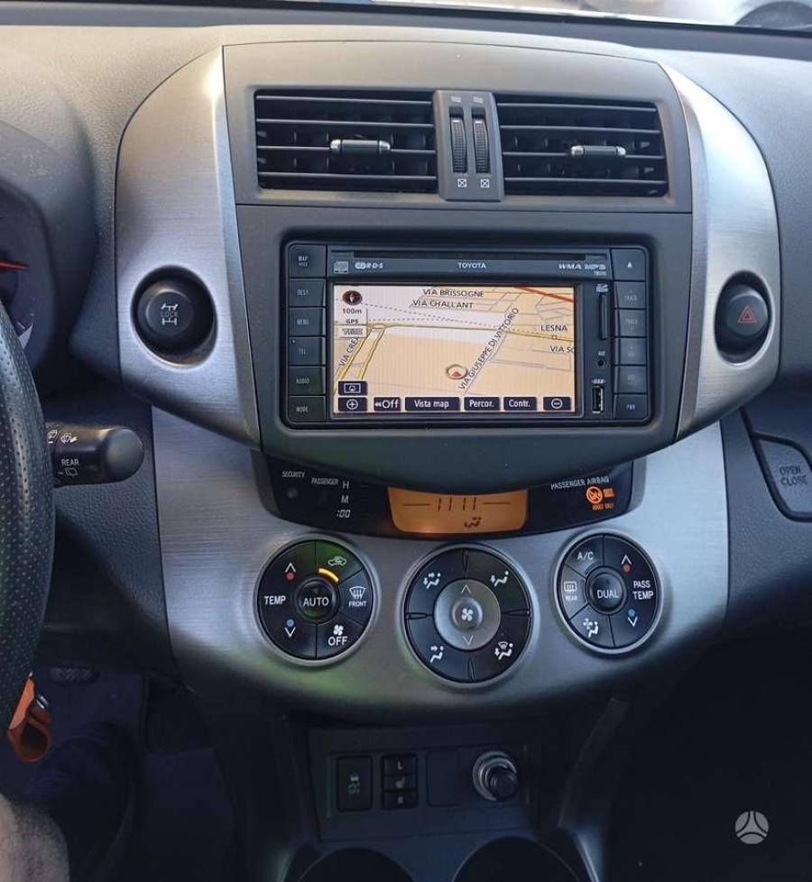 Pelēks Toyota RAV4 2011 Šauļi, ar dzinēja tilpumu 2.23 L un nobraukumu 220 tūkst. km par 6200 €, foto 9 vietnē AUTOMOTO.COM.LV
