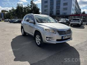 Pelēks Toyota RAV4 2011 Rīga, ar dzinēja tilpumu 2.00 L un nobraukumu 163 tūkst. km par 6490 €, foto  vietnē AUTOMOTO.COM.LV