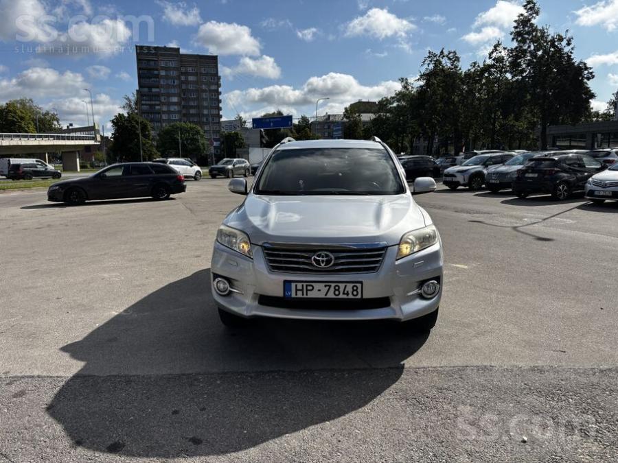 Pelēks Toyota RAV4 2011 Rīga, ar dzinēja tilpumu 2.00 L un nobraukumu 163 tūkst. km par 6490 €, foto 3 vietnē AUTOMOTO.COM.LV
