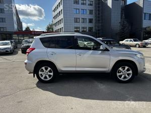 Pelēks Toyota RAV4 2011 Rīga, ar dzinēja tilpumu 2.00 L un nobraukumu 163 tūkst. km par 6490 €, foto 5 vietnē AUTOMOTO.COM.LV