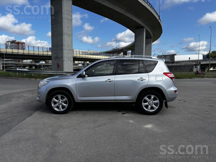Pelēks Toyota RAV4 2011 Rīga, ar dzinēja tilpumu 2.00 L un nobraukumu 163 tūkst. km par 6490 €, foto 6 vietnē AUTOMOTO.COM.LV