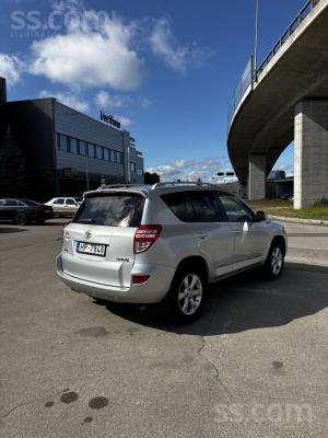 Pelēks Toyota RAV4 2011 Rīga, ar dzinēja tilpumu 2.00 L un nobraukumu 163 tūkst. km par 6490 €, foto 7 vietnē AUTOMOTO.COM.LV