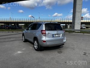 Pelēks Toyota RAV4 2011 Rīga, ar dzinēja tilpumu 2.00 L un nobraukumu 163 tūkst. km par 6490 €, foto 8 vietnē AUTOMOTO.COM.LV