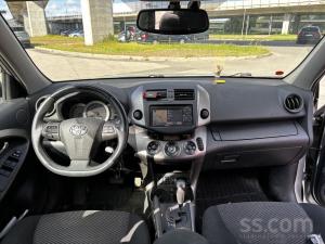 Pelēks Toyota RAV4 2011 Rīga, ar dzinēja tilpumu 2.00 L un nobraukumu 163 tūkst. km par 6490 €, foto 10 vietnē AUTOMOTO.COM.LV